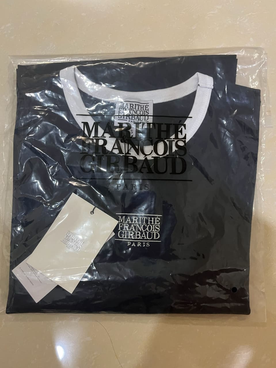 #我要賣 送fila 全新韓國MFG 、MARITHE FRANCOIS GIRBAUD拼色t、nike短褲 - 二手交易板 | Dcard