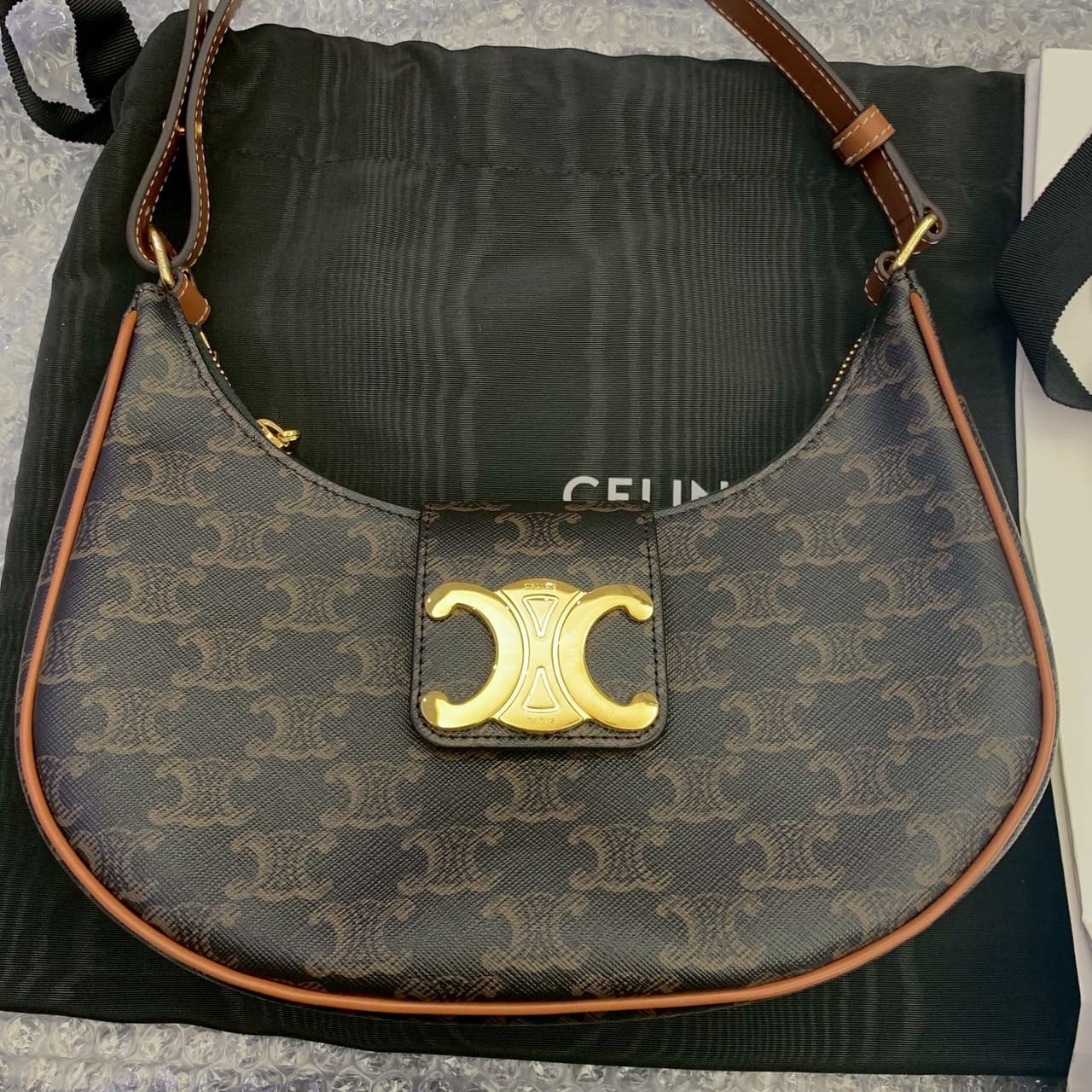 #我要賣 #我要賣二手celine ava腋下包 - 二手交易板 | Dcard