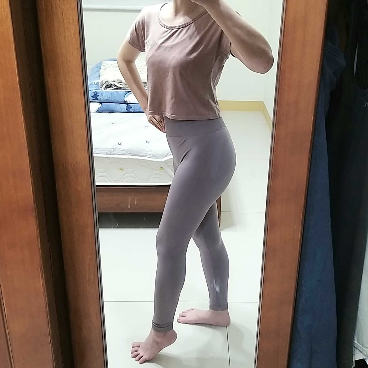 #分享 AROO健身服飾♡短版運動上衣實穿心得♡柔軟舒適大激推~ - 裝乖阿拉蕾 (@winty0101) | Dcard