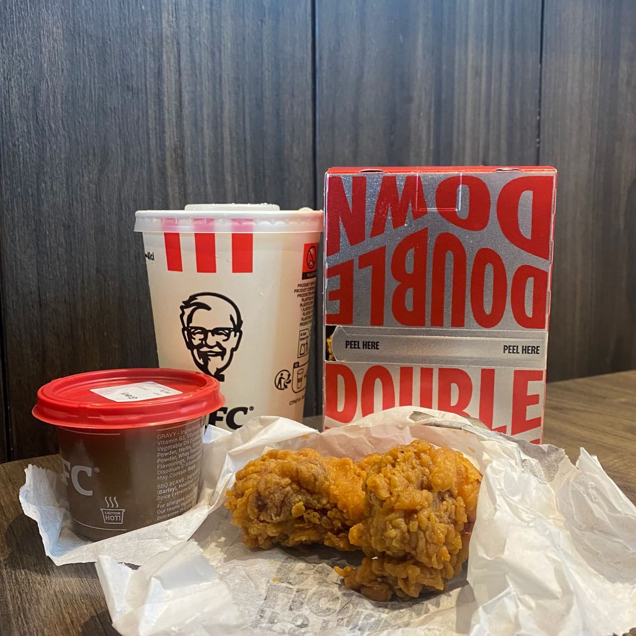 英國 KFC 罪惡點滿的無麵包漢堡！#電力滿格密技 - 美食板 | Dcard