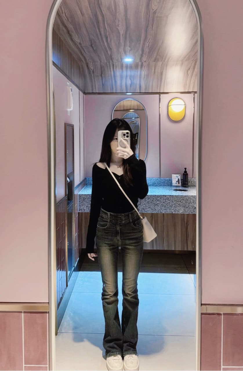 對鏡拍穿搭🍒🖤 - 你今天也很可愛 (@xcvbnmk) | Dcard