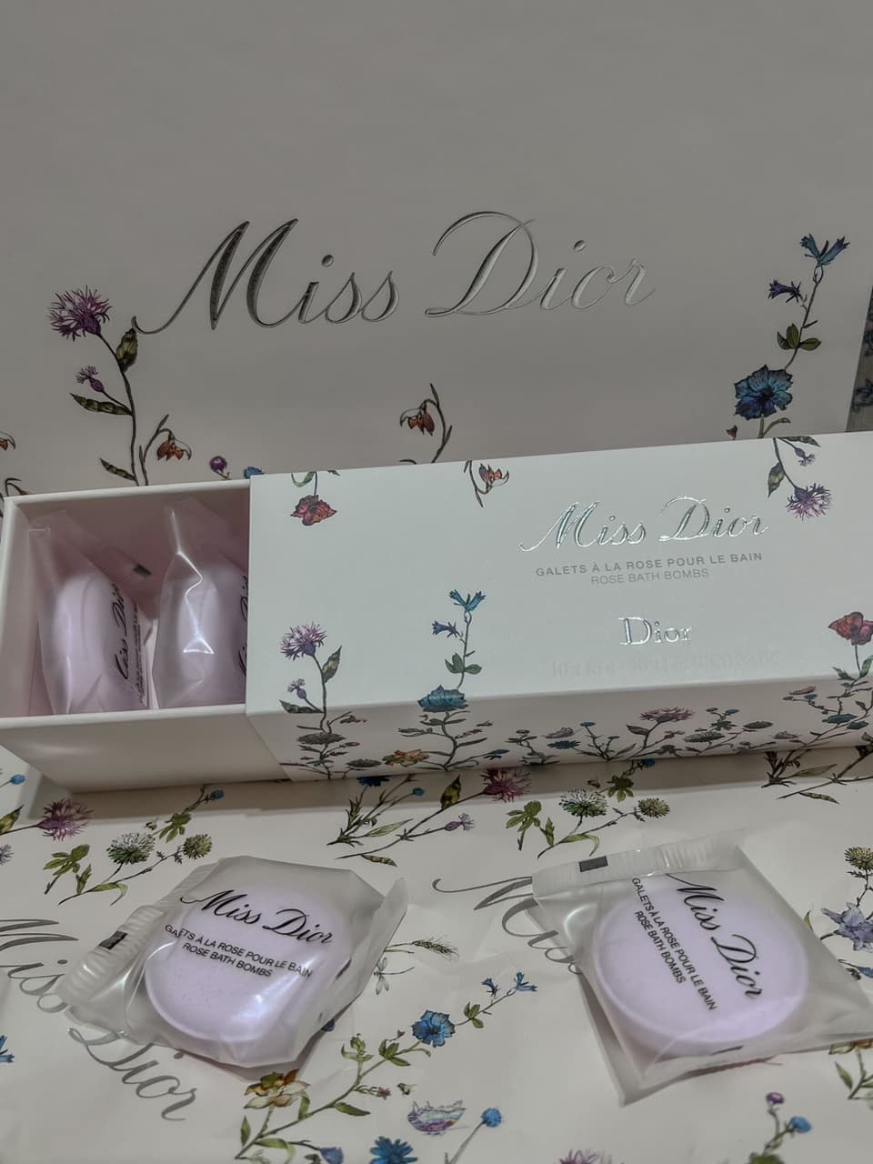 #分享 繁花愛戀限定系列！MISS DIOR 快閃店 連假必須衝一波 - 美妝板 | Dcard