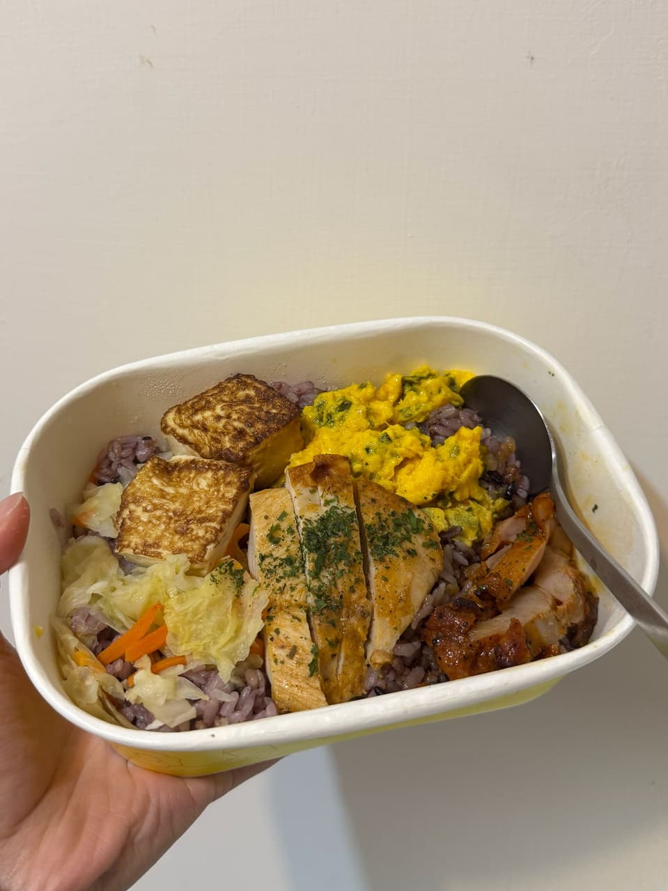 早餐-地瓜山藥燕麥粥 午餐-潮味決滷味 晚餐-增雞蛋白餐盒（這款飯好多啊>