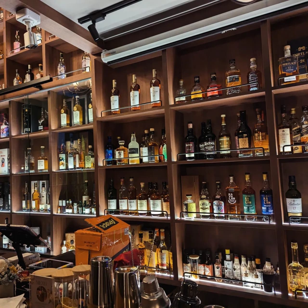 #酒吧探尋 Bar Whiskeen 威士忌專業的高雄酒吧 - 品酒板 | Dcard