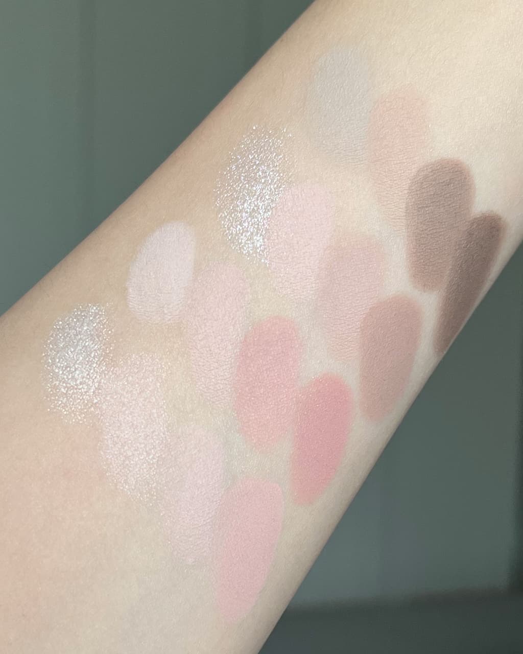 #分享 令人困惑的wakemake 眼影盤10號🫧 - 美妝板 | Dcard