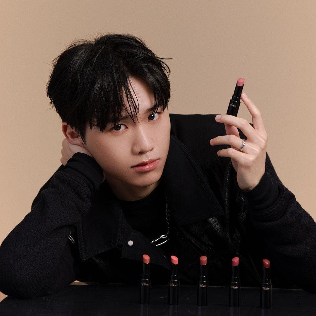 魅惑系男孩AcQUA轉大人/「Mmm⋯偷偷的Kiss it 」擦上唇彩💄讓你唇唇欲動💋徹底被撩撥 💗 - 原子少年板 | Dcard