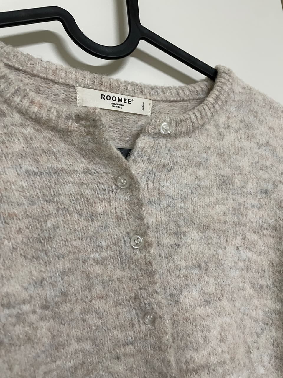 #我要賣 （已售出）Roomee 混色針織排扣衣 $150 - 二手交易板 | Dcard