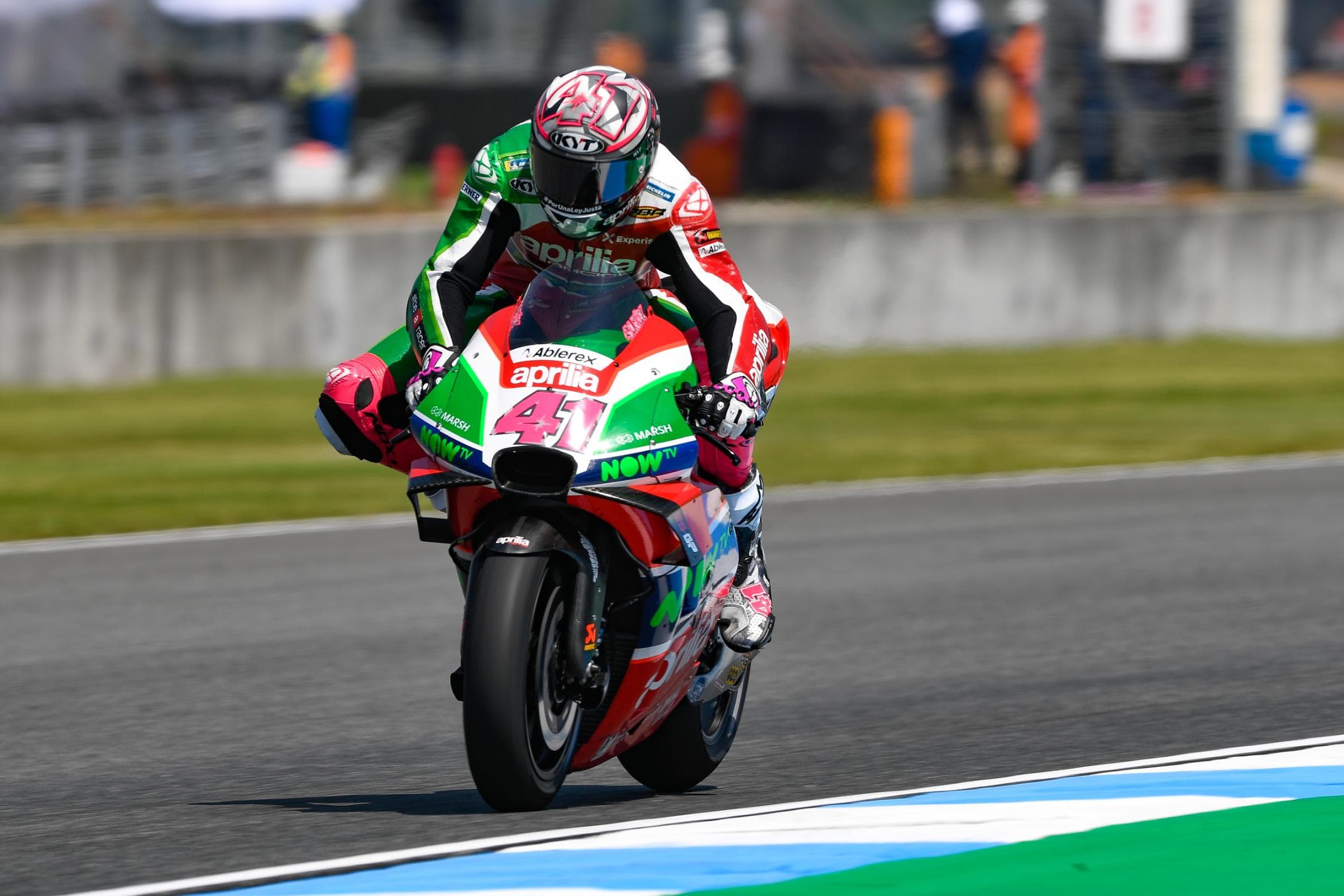 【開箱聞】KYT NFJ #41 (18P全彩) - 機車板 | Dcard