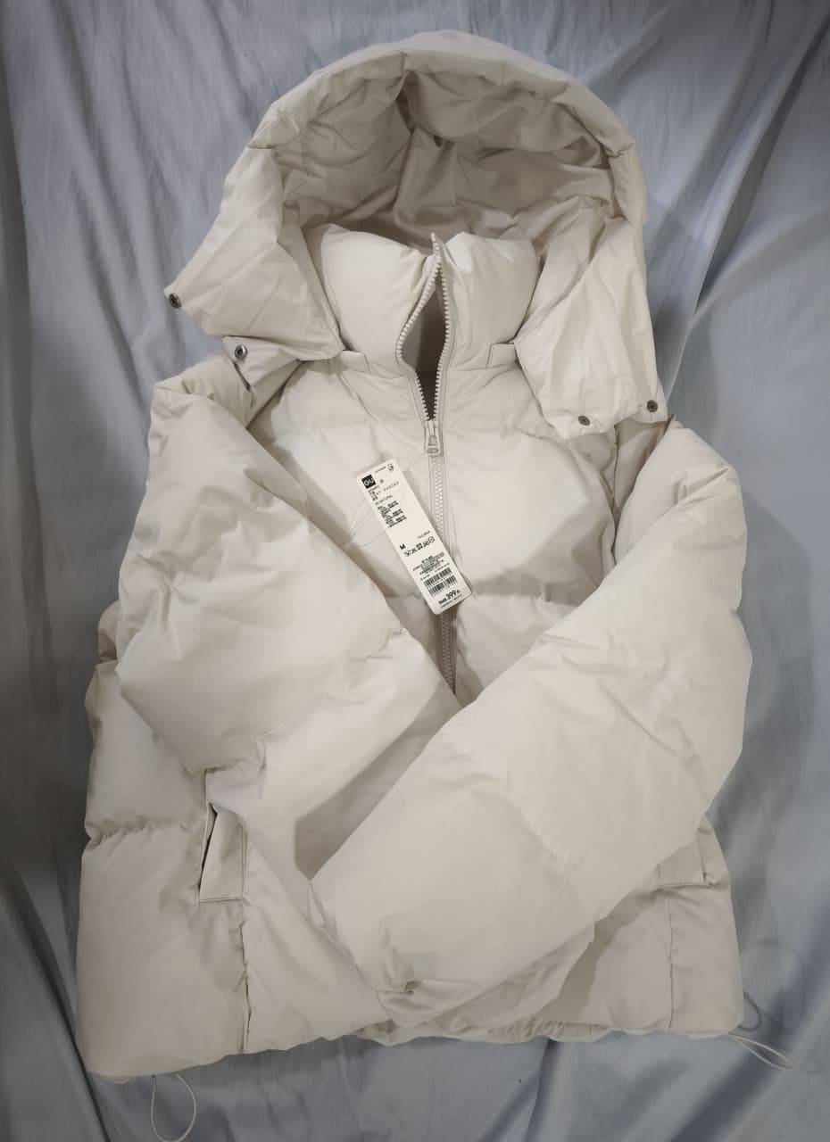 #我要賣 已售出 GU HEAT PADDED夾層外套 女 白M $1300 - 二手交易板 | Dcard