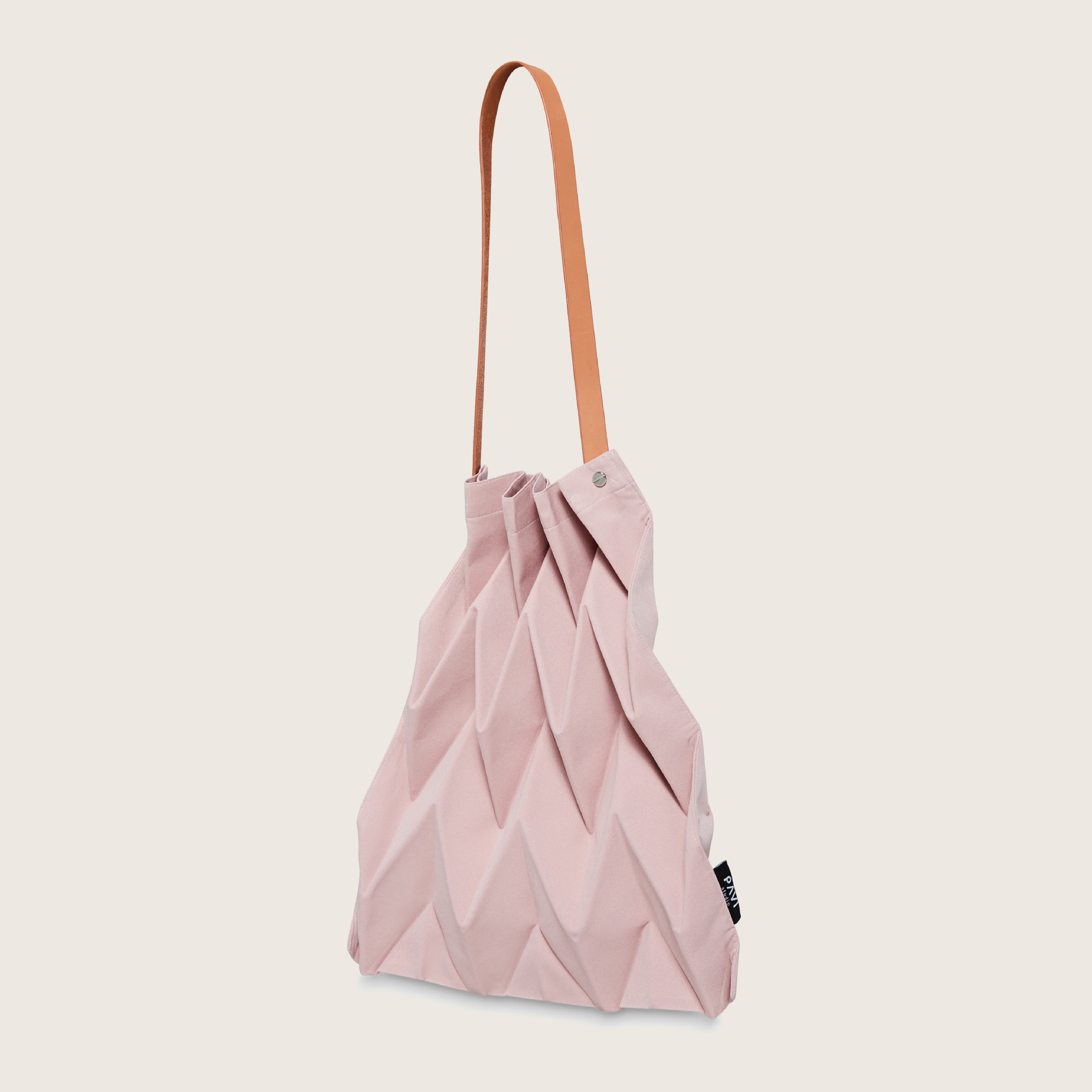 PAVI STUDIO｜折疊肩背包 - 穿搭板 | Dcard 好物研究室