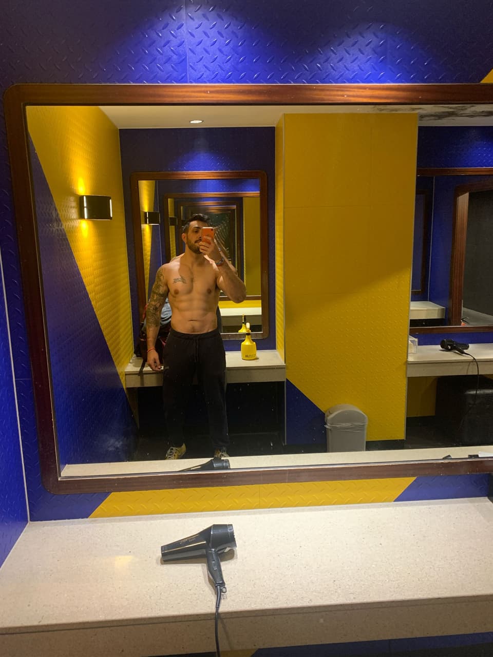 腹肌哥 (@gmsephs) | Dcard