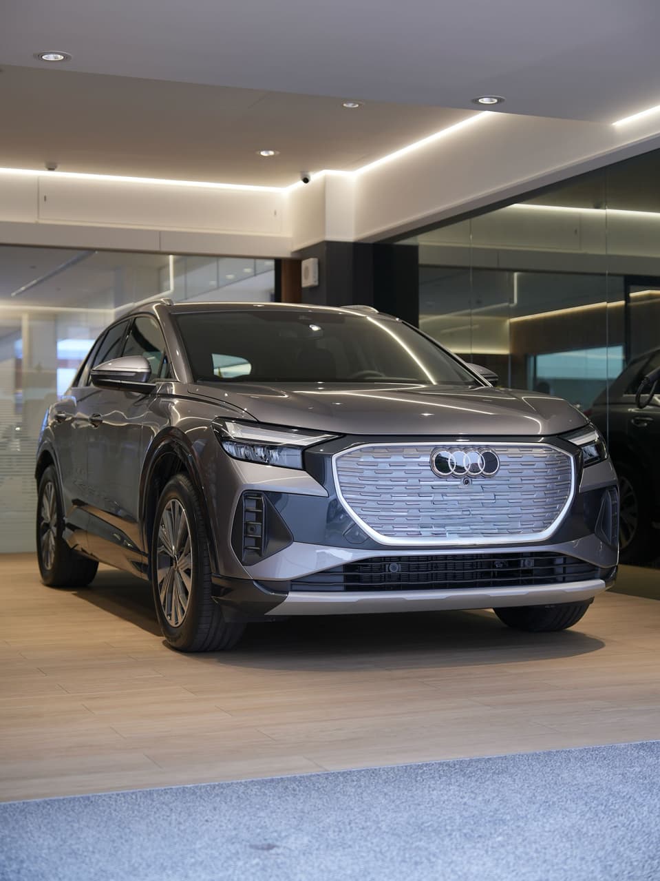 不期而遇的驚喜，承載成長的旅程 ｜Q4 e-tron 45 advanced｜金屬迷霧灰 Typhoon Grey｜交車分享 - 汽車板 | Dcard