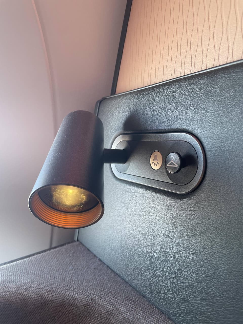 #飛行紀錄 卡達航空商務艙Qsuite QR701 DOH-JFK Part.1 - 航空板 | Dcard