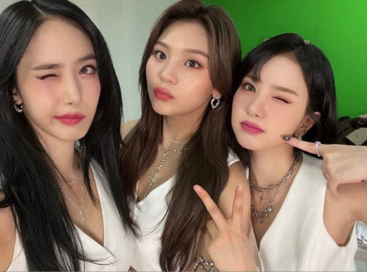 #集中討論 VIVIZ 迷你三輯 𝗩𝗮𝗿𝗶𝗼𝗨𝗦 回歸 - B272 留言 | Dcard