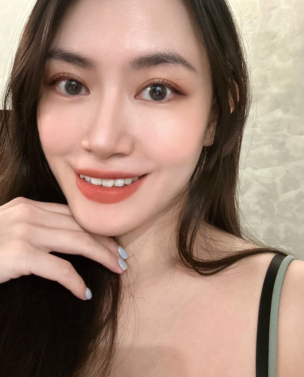 #分享 新歡是很秋～的一支溫柔系唇膏🍂 - 美妝板 | Dcard