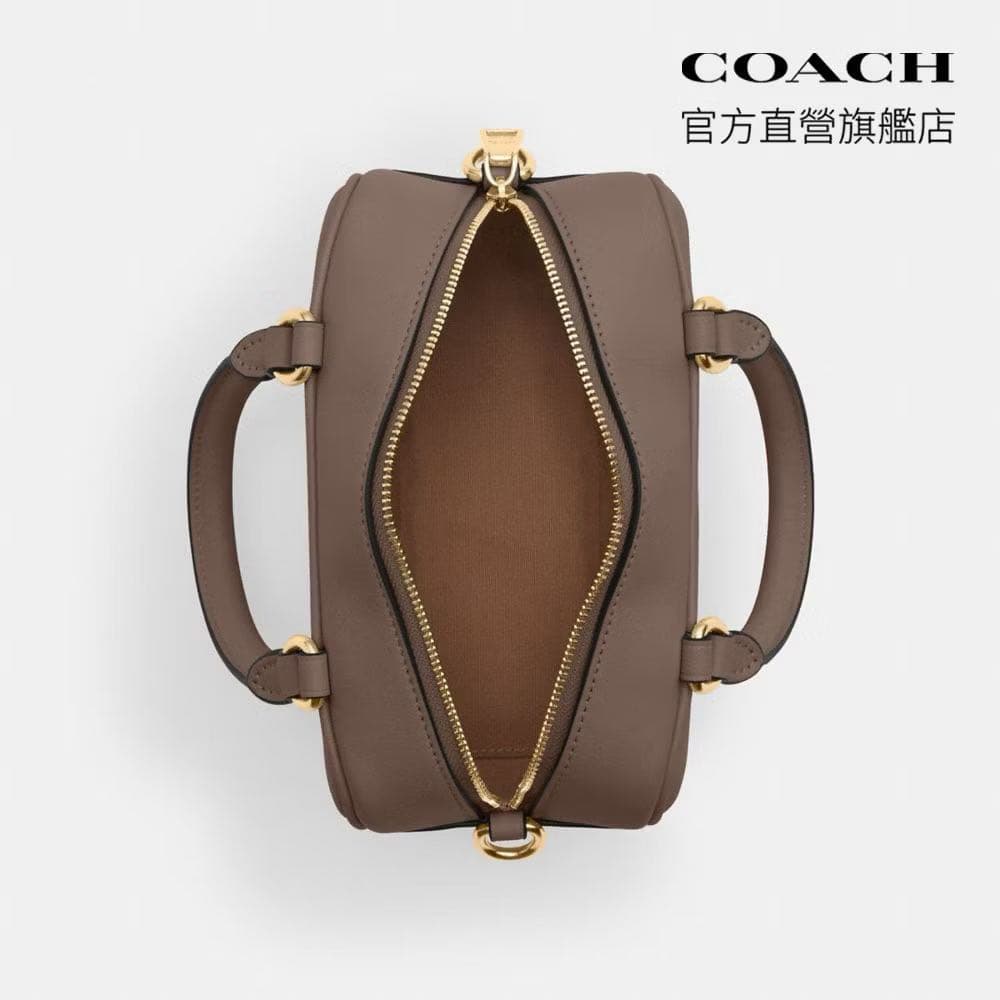 領券享8.5折⚡️ 分享3款不撞款Coach包💼 官方賣場有保障⚠️ 牛皮材質好有質感 鬆弛感單肩包、保齡球斜背包 輕奢品牌推薦‼️ ...