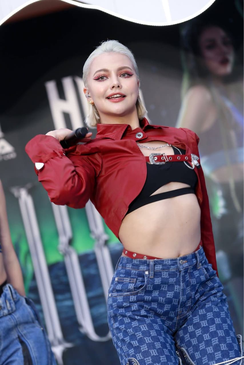 #分享 我偶像的那些奇聞軼事⋯玩拳擊機打到骨折、18小時寫完一首歌 - 追星板 | Dcard