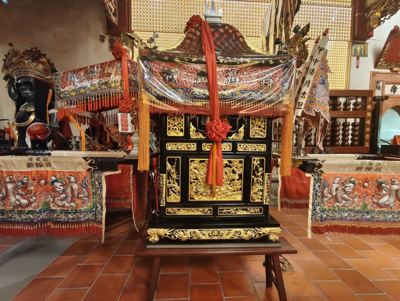 北台中城隍爺-翻了城隍夫人的衣櫃 - 甘菊OmO (@ha_ha_ya) | Dcard