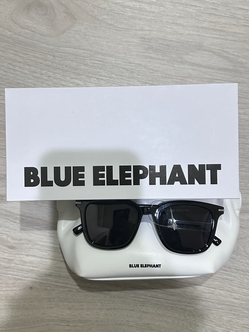#我要賣 「已售出」#我要賣 Blue elephant Dustin_Black墨鏡 - 二手交易板 | Dcard