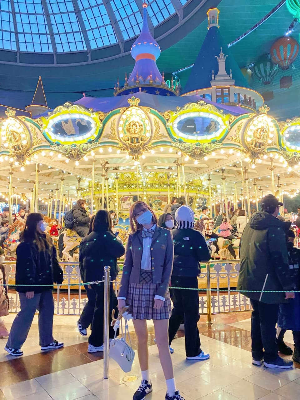 12月樂天世界拍照分享！租校服！ - 𝑌𝑢𝑛𝑎_유나 (@hi_una_) | Dcard