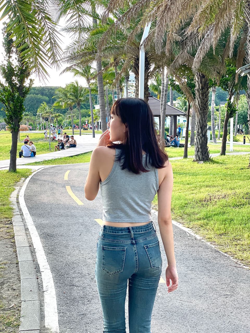 Banana Pie 經典削肩涼感背心BRA TOP🩶 - 炙燒起司鮮蝦 (@yujing.) | Dcard