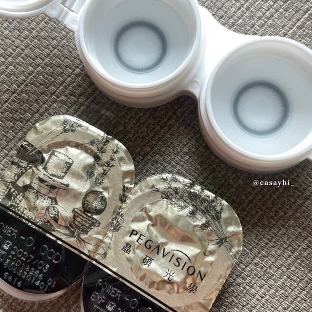 虹膜偏小の姊妹看過來 ᐟ 晶碩kaori香水彩色日拋|丁香灰 晶碩 香水系列 實戴分享 隱形眼鏡板 Dcard