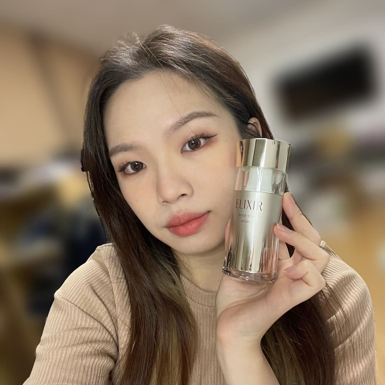 肌膚像穿了隱形彈力網！ft.怡麗絲爾 彈潤時控精粹 #開箱大使 - Laura (@rosyy__rose__) | Dcard