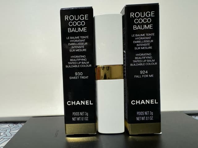 #開箱 香奈兒 COCO持色 潤唇膏 白管 #924 #930 - 美妝板 | Dcard