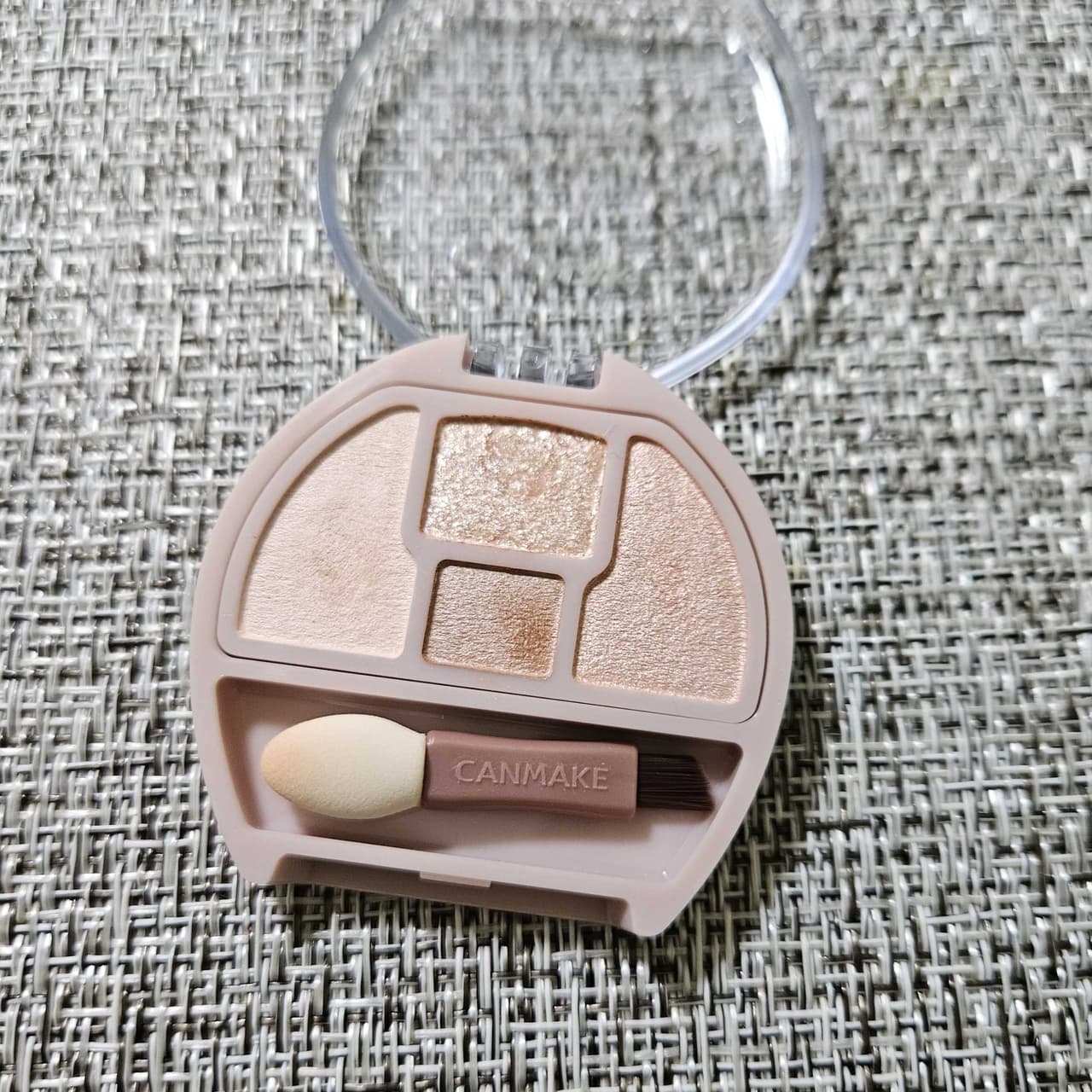 #我要賣 已售出 CANMAKE 臥蠶盤 01 - 二手交易板 | Dcard