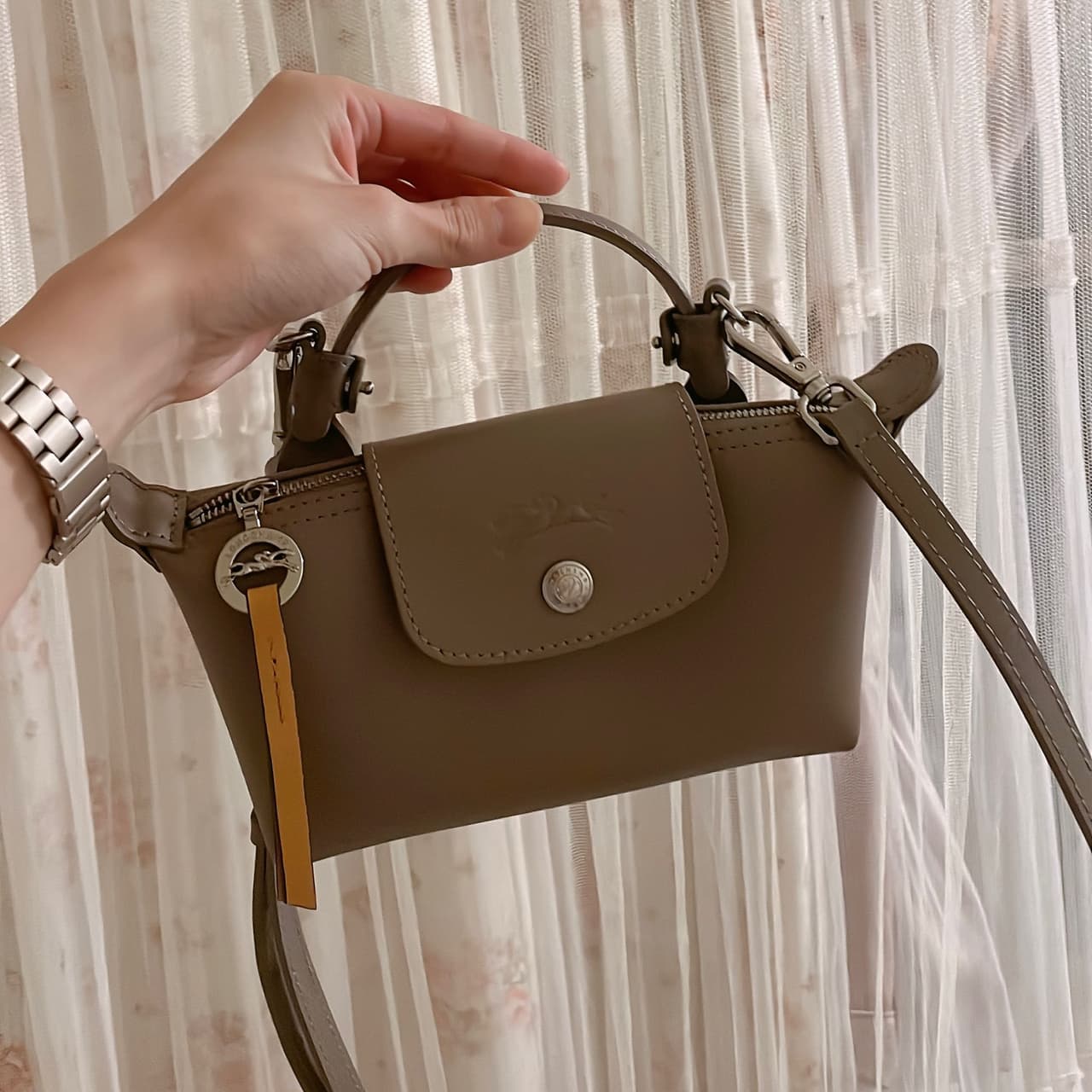 #更 免打洞加背帶 ｜#分享 what’s in my bag ｜Longchamp - 女孩板 | Dcard