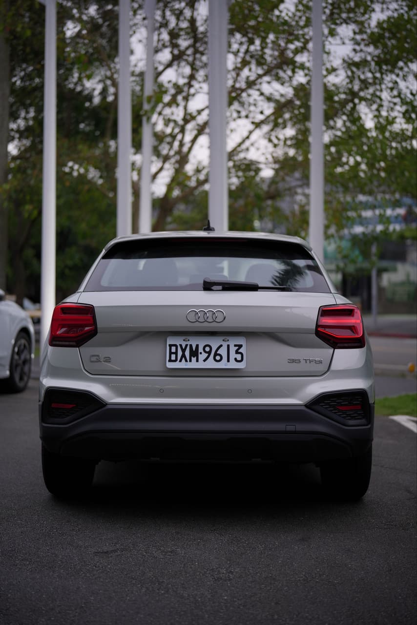 實車分享｜Audi Q2 35 TFSI Technik｜金屬朝露銀 Dew Silver N8 - ivanchen (@ivan691118) | Dcard