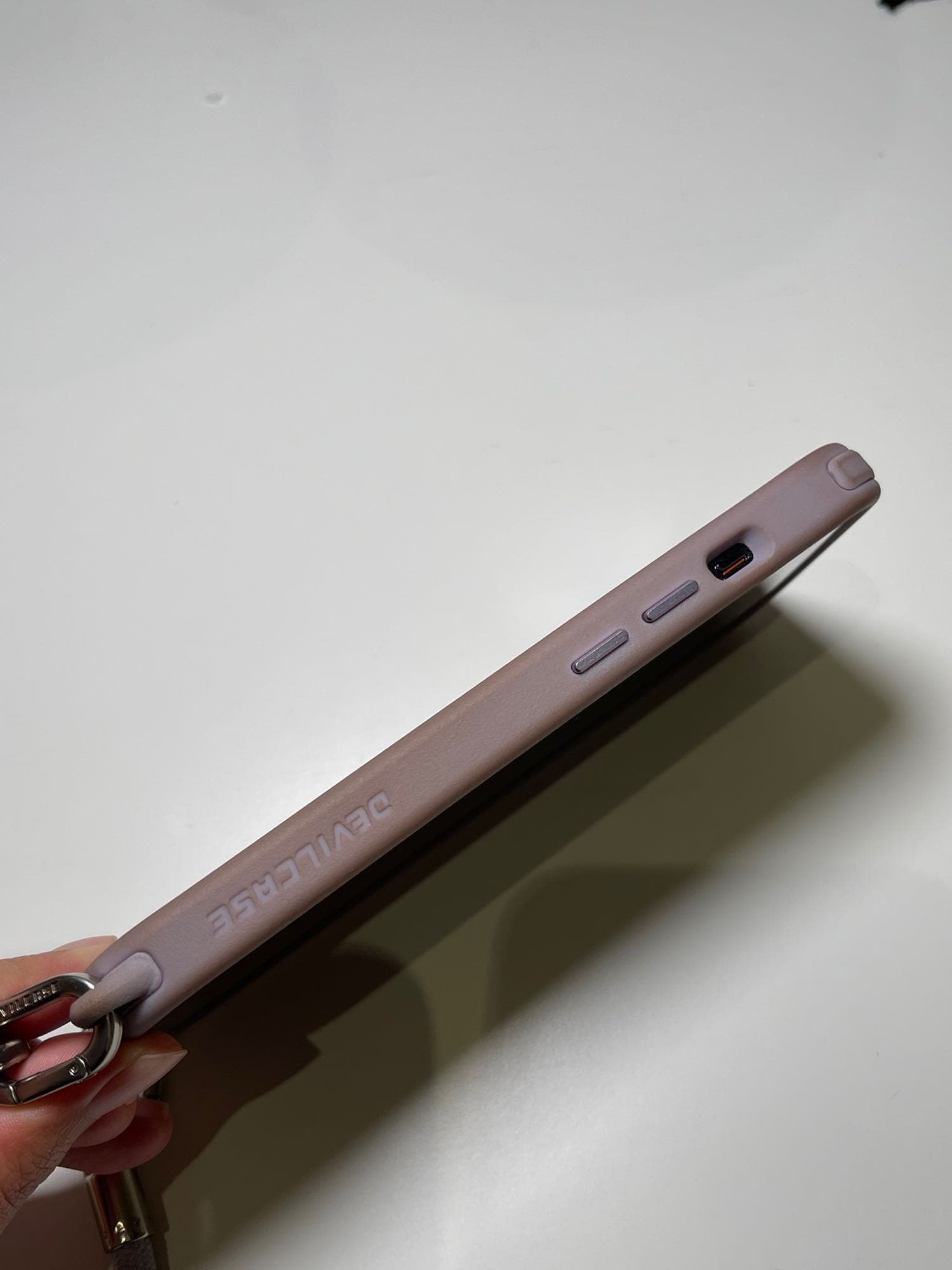 #iPhone DevilCase兩個多月就變黃 超雷 - Apple板 | Dcard