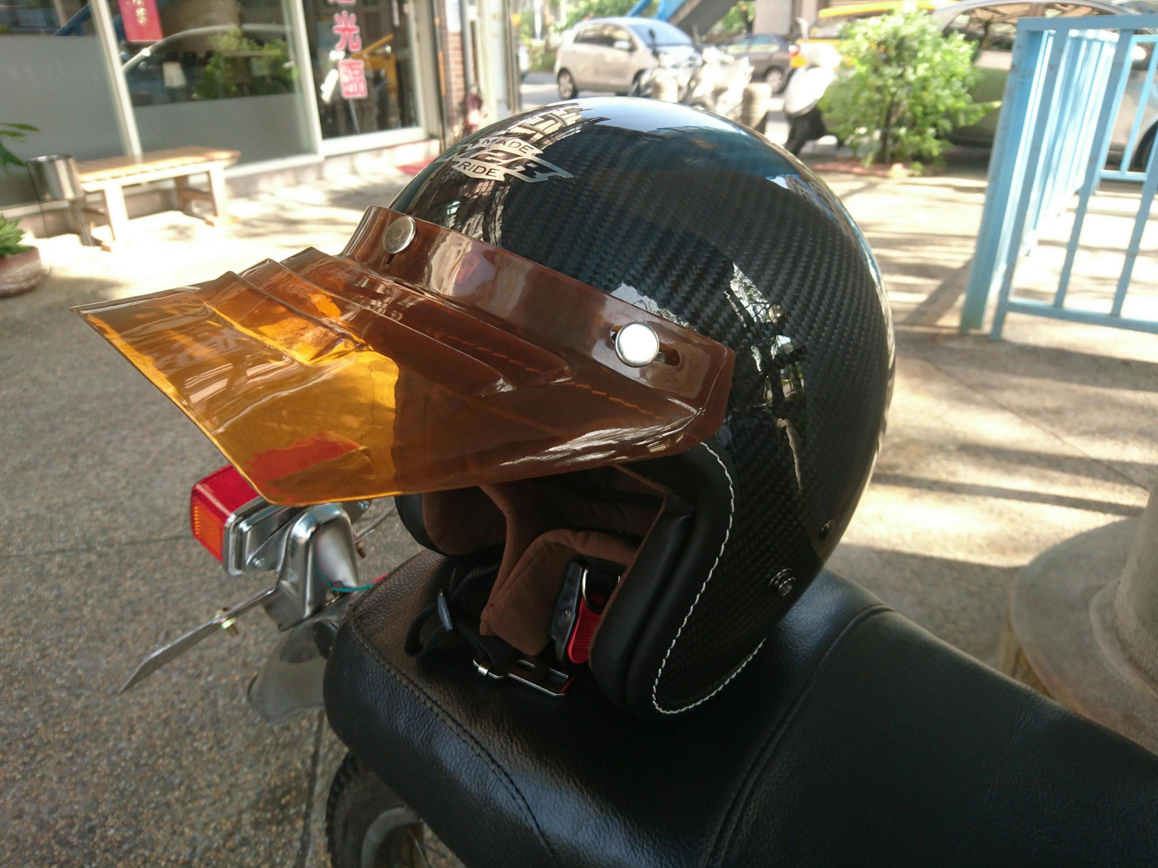 M2R XF-1簡單開箱,碳纖最高😆#更 - 機車板 | Dcard