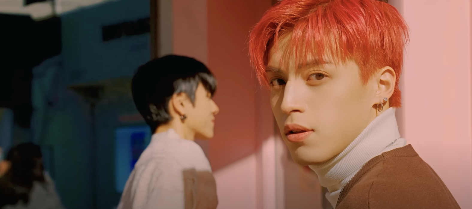 #分享 MV「火花」 迷死人的瞬間💜 - Ozone板 | Dcard