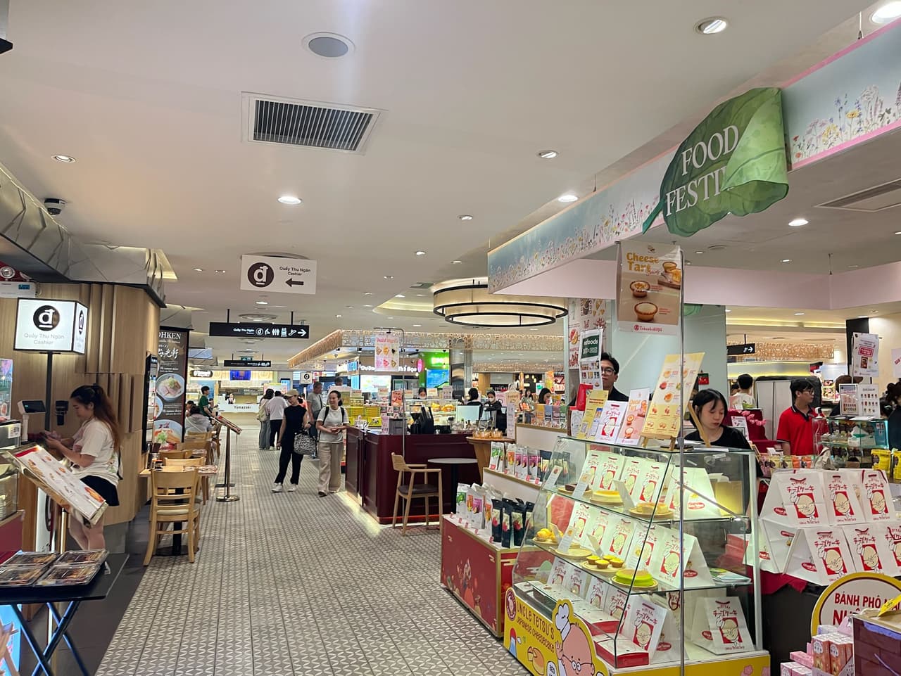 #國外遊記 越南自由行Day1｜胡志明新山機場快速通關/換匯/濱城市場/Yúmie Beauty美甲.越式洗頭/Huynh Hoa法國麵包/Uniqlo紀念T - 旅遊板 | Dcard