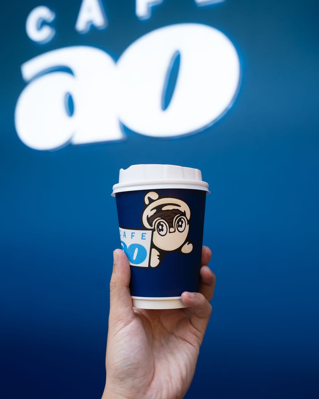 𝐂𝐚𝐟𝐞 𝐀𝐎🏠藝人陳冠希引爆藍色潮流的簡約風咖啡館 - 維尼 (@bwfoodieh) | Dcard