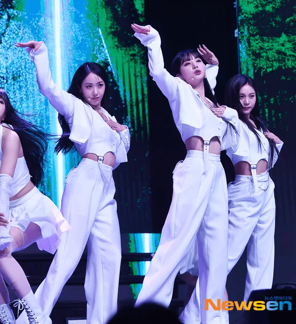 #集中討論 VIVIZ 迷你三輯 𝗩𝗮𝗿𝗶𝗼𝗨𝗦 回歸 - B30-3 留言 | Dcard