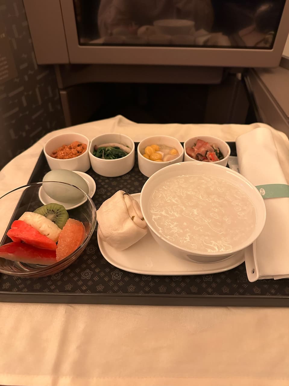 #飛行紀錄 中華航空CI57 商務艙紀錄 - 航空板 | Dcard