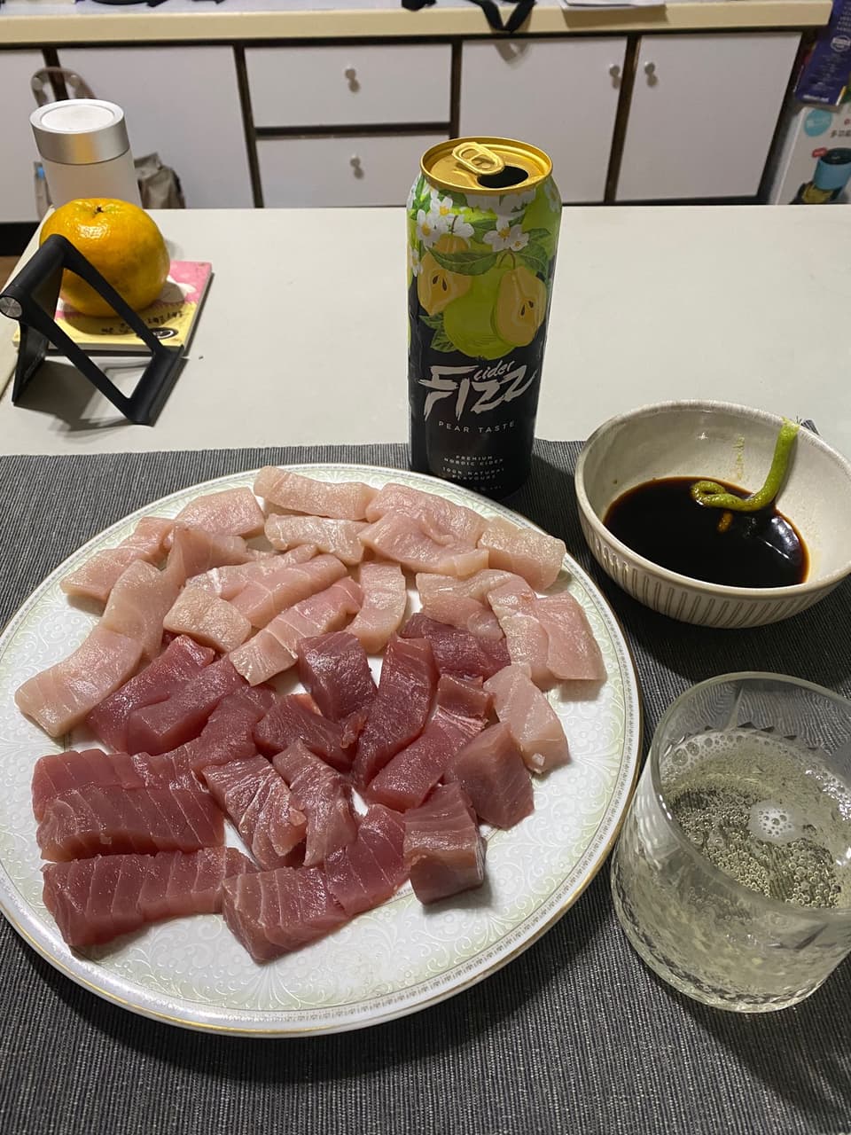 誰會在半夜三點吃生魚片 - B22 留言 | Dcard