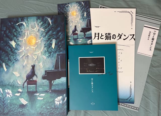 #開箱 ヨルシカ《月と猫のダンス》 live CD & 前世樂譜 - 焦糖布丁🍮 (@comicholic41) | Dcard