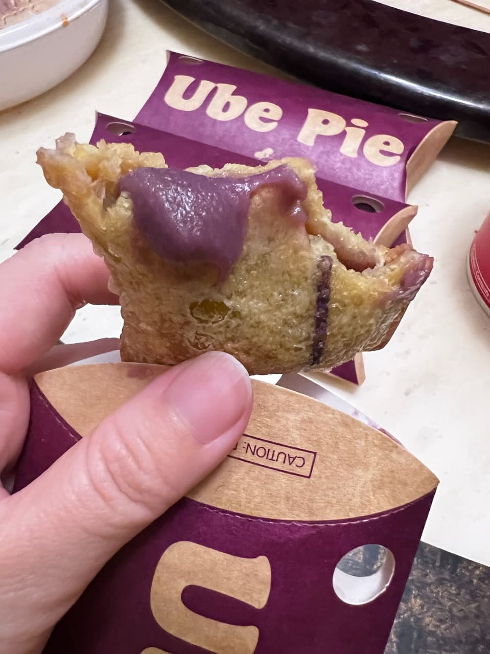 菲律賓炸雞Jollibee有新口味的Ube pie耶💜🕺 - 美食板 | Dcard