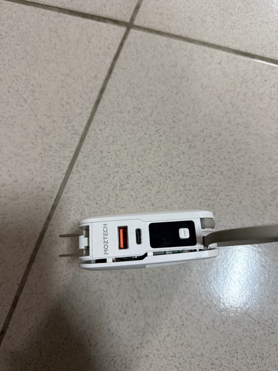 #心得 MOZTECH萬能行動充 - 3C板 | Dcard