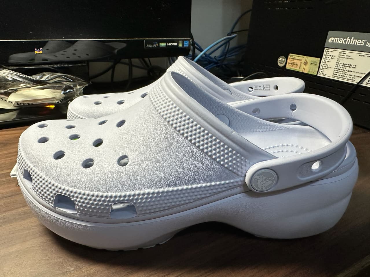 #我要賣 #我要賣 Crocs雲朵洞洞鞋 夢境藍 - 二手交易板 | Dcard