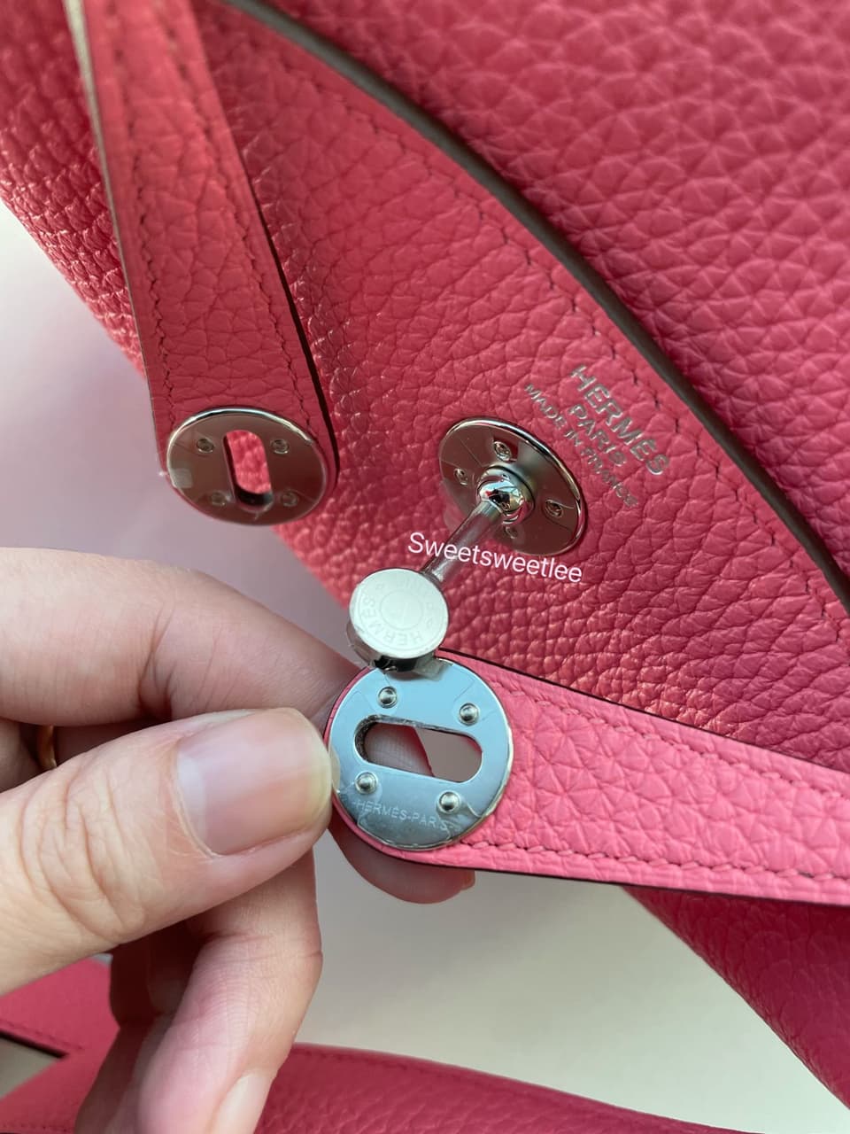 #開箱 Hermès Mini Lindy 8w粉💕twilly綁帶分享 - 精品板 | Dcard