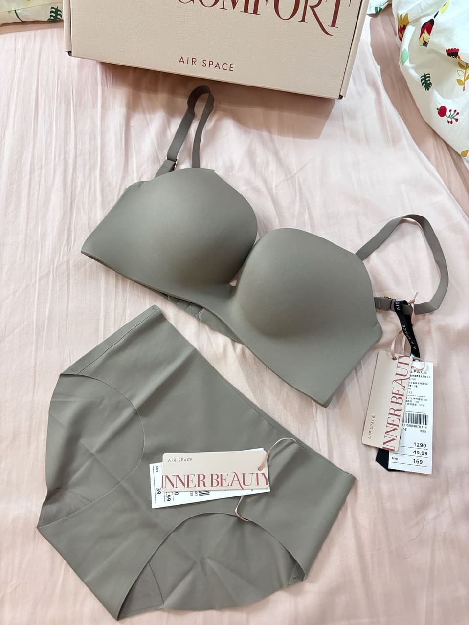 媽 我也有漫畫美波了🧚🏻‍♀️AIR SPACE DOUBLE PUSH美波內衣 - 贊助板 | Dcard