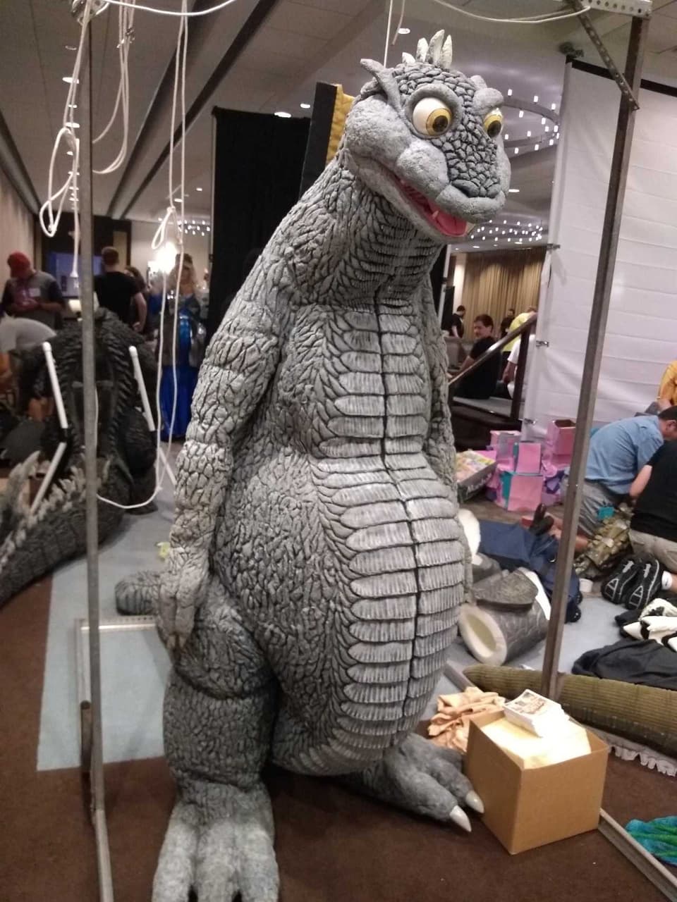 Notzilla 我到底看了什麼... 這故事告訴我們不可以給剛出生的恐龍喝啤酒 - 電影板 | Dcard