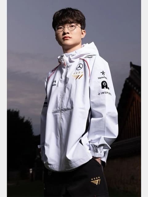#分享 T1 世界賽隊服FAKER外套+奪冠五星紀念代購（已截止） - 英雄聯盟板 | Dcard
