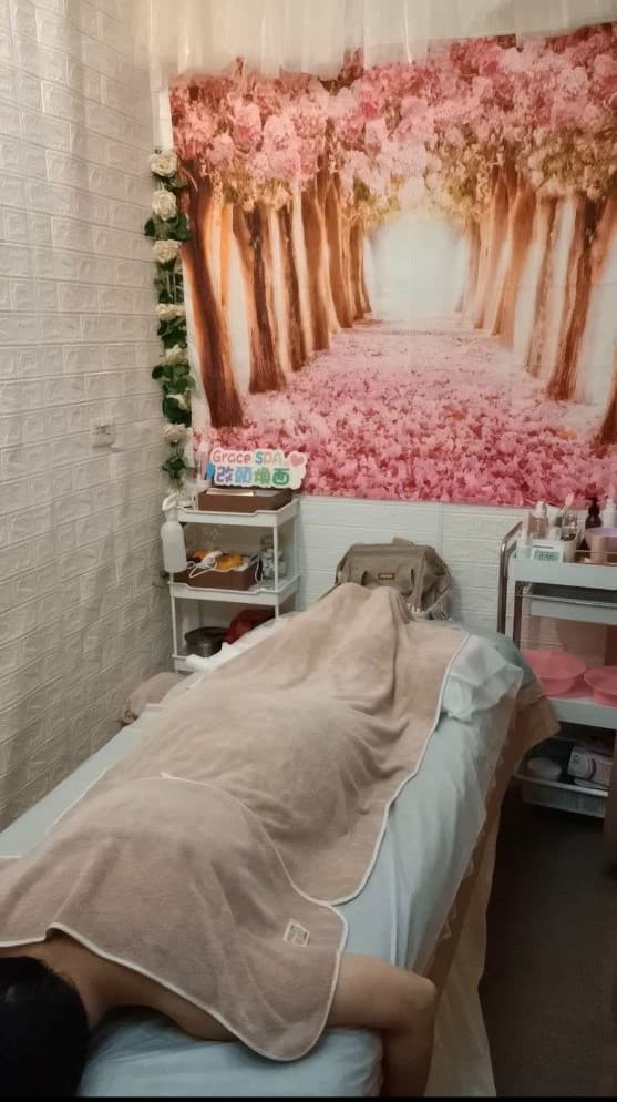 肩頸按摩+小V臉徒手微雕-Grace SPA - Viola (@akyuyiwawa) | Dcard