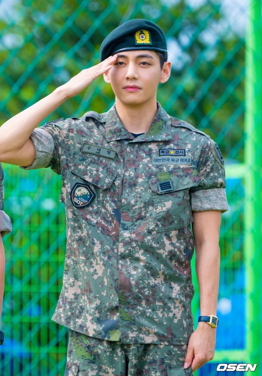 #閒聊 BTS最帥單眼皮原本是V，現在變成Jin了 - BTS板 | Dcard