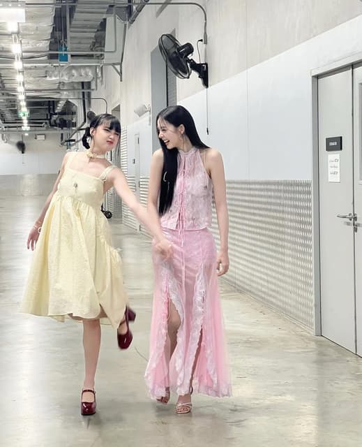 #推薦#GL電影 Flat girls 平行青春的我們 悶騷懵懂愛吃醋青梅妹妹 陽光溫柔獨立鄰家姊姊 Fairy ️Earnearn - 百合板 | Dcard